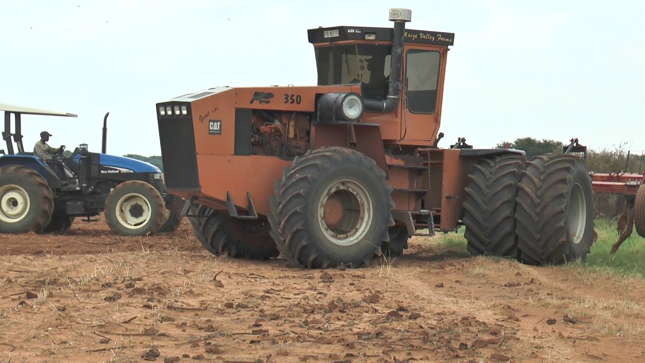 ACO 350 / ACO 2000-350 with CAT C-15 + ripping South African corn field ...