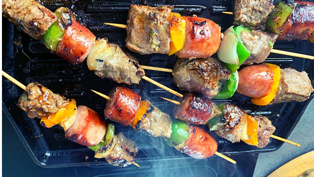BROCHETTE DE BOEUF(kamundele) fait avec des saucisses,le resultat est ...