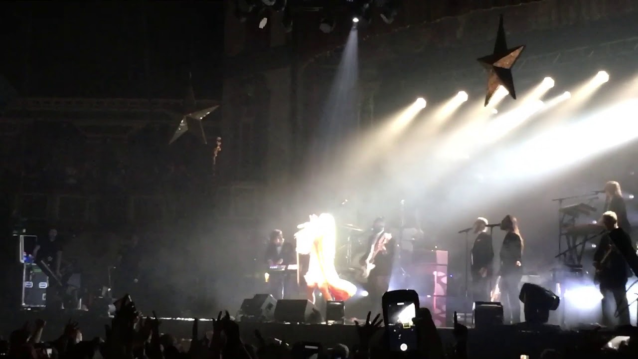 Praying - Kesha - Rainbow Tour - Chicago - 10/18/2017. - YouTube