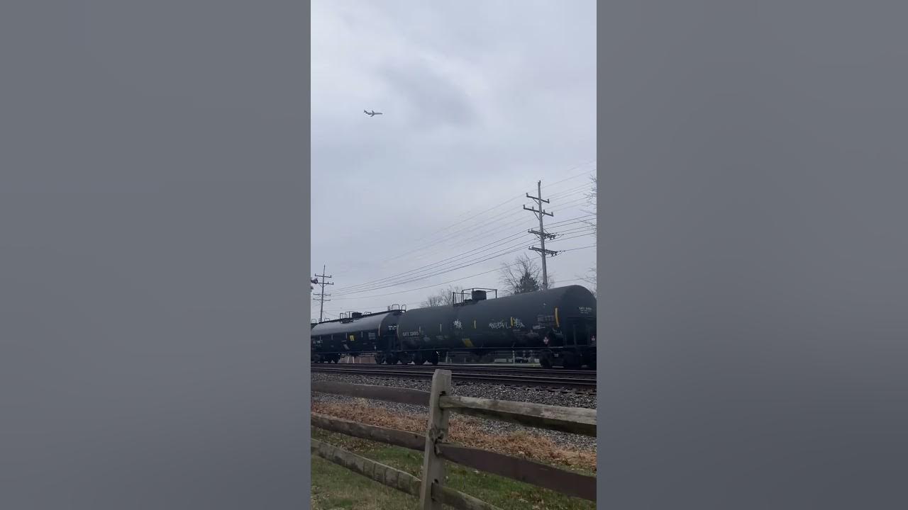 NS tanker goes through Olmsted falls. - YouTube