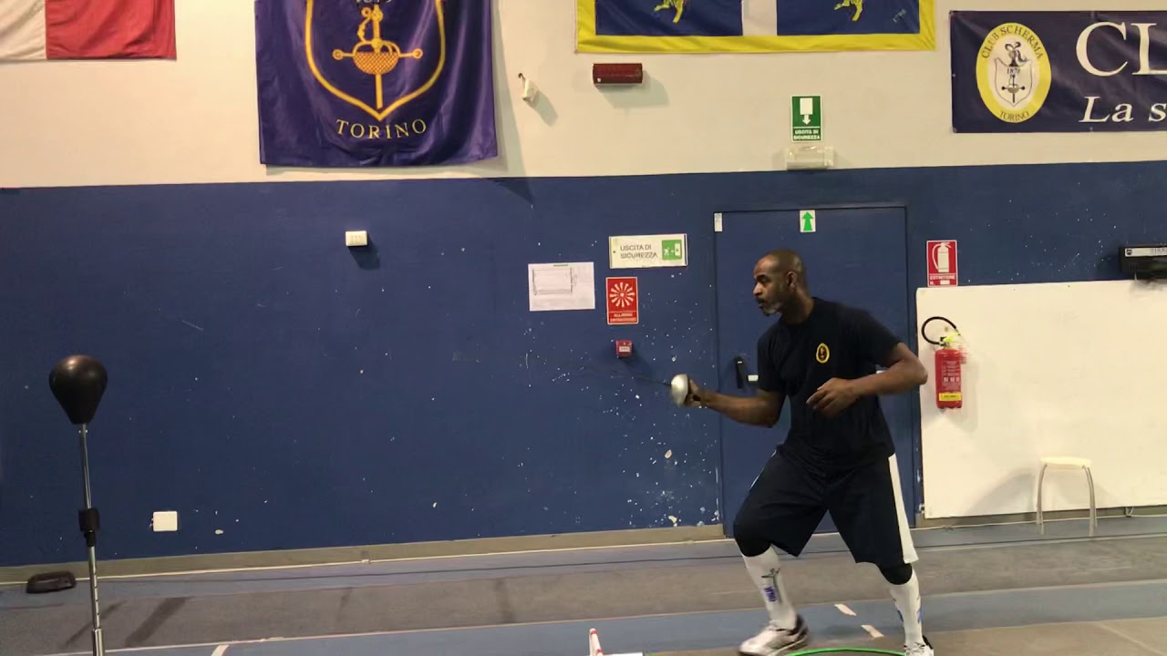 Esgrima Espada _ como se practica la flecha - YouTube