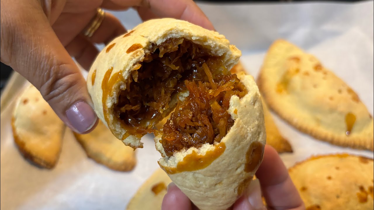 MAKING PAI PEGU (coconut flakes pies) - YouTube