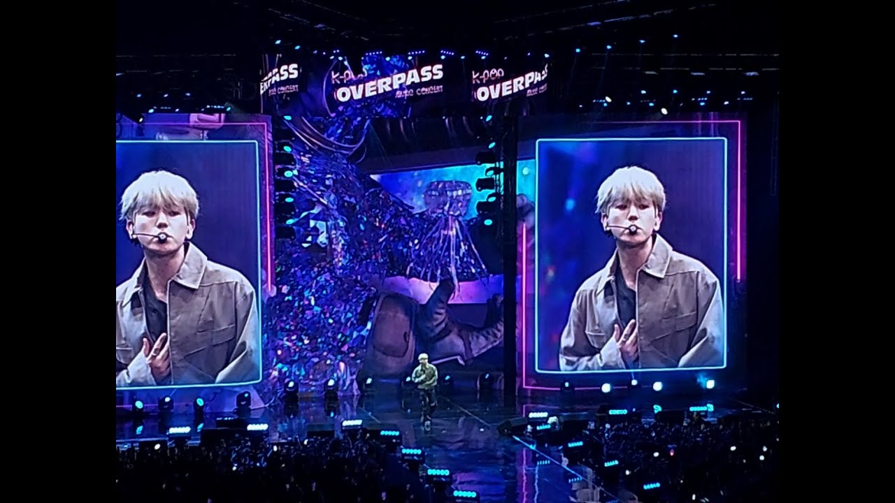 KPOP OVERPASS MUSIC CONCERT EXO BAEKHYUN 'Bambi' FANCAM - YouTube