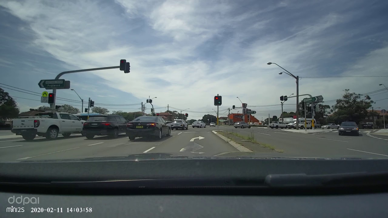 Wrong lane wrong turn! Reckless driving - YouTube