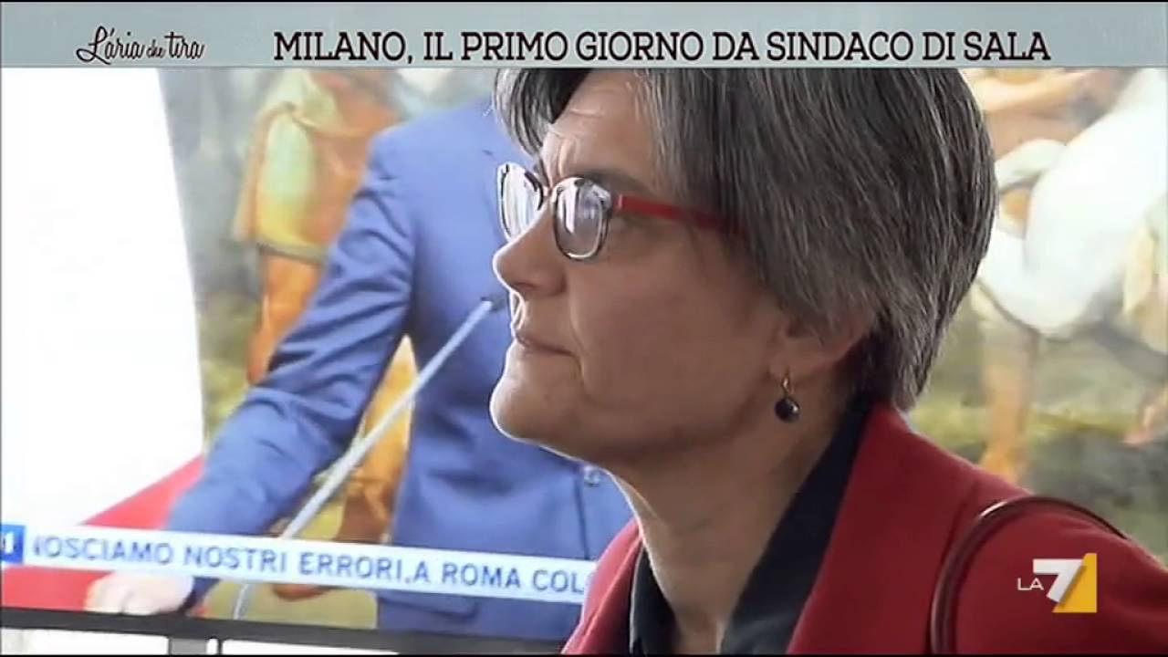 Milano, il primo giorno da sindaco di Sala - YouTube