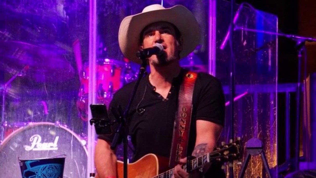 Donny Lee - Clips of live shows and original music - YouTube