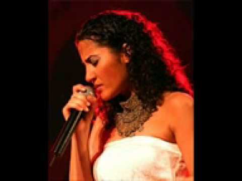 Aynur Doğan-yummayın kirpiklerini