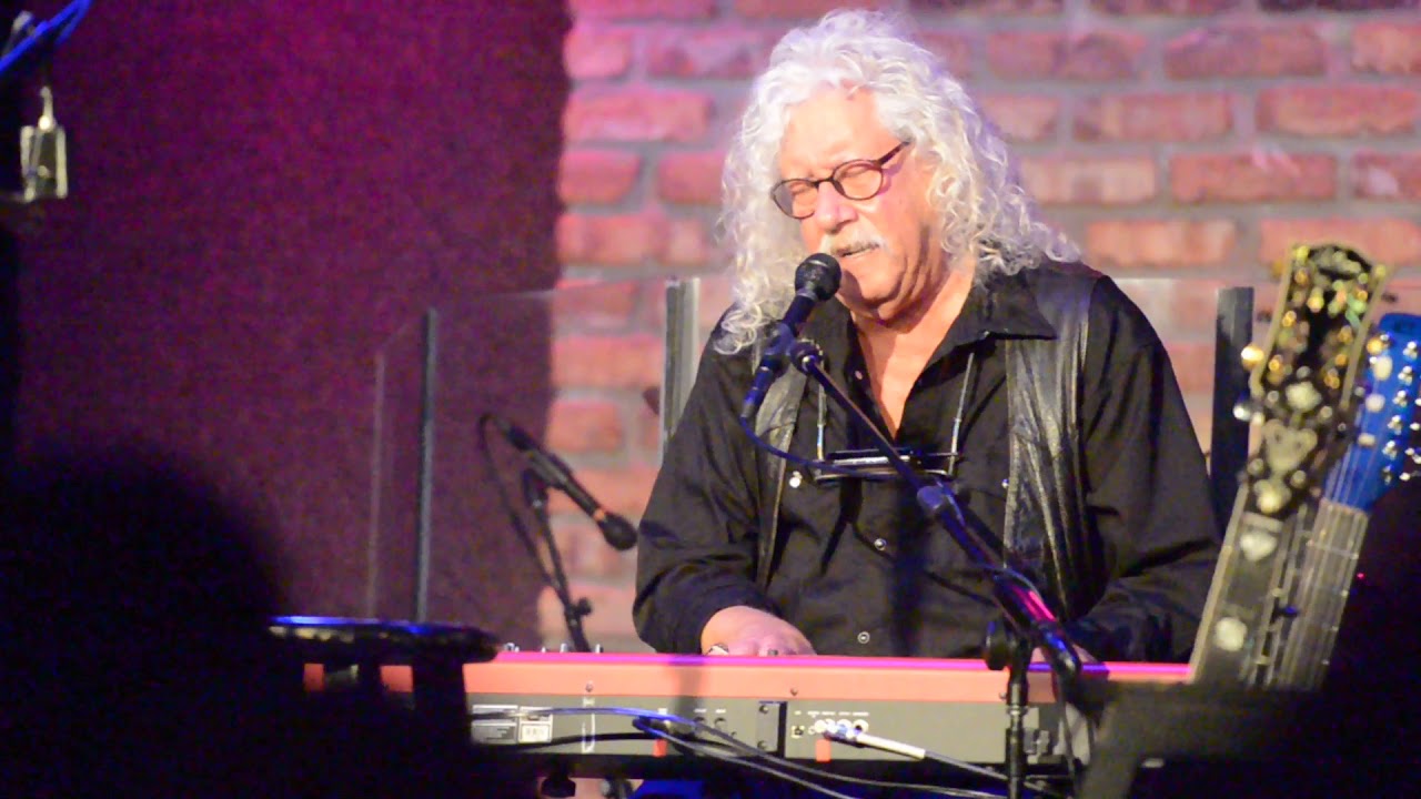 Arlo Guthrie City Of New Orleans Oct 2 2017 Chicago nunupics - YouTube
