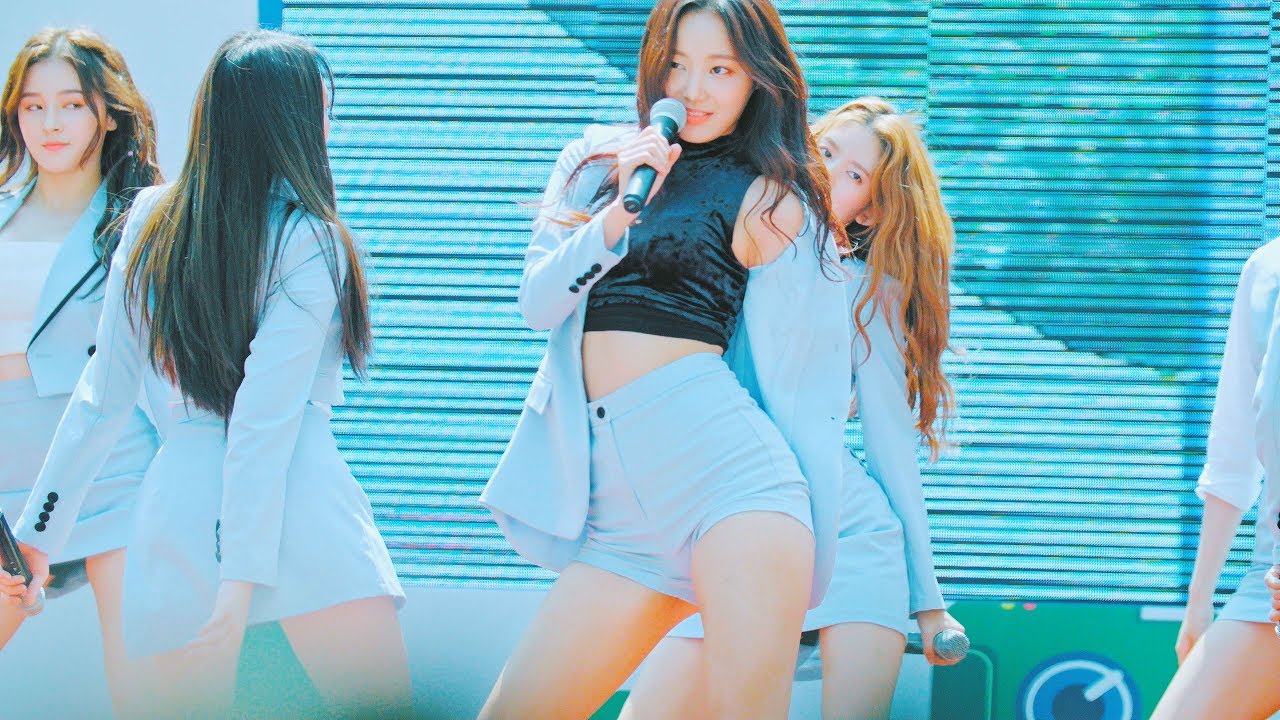 [4k 60p] MOMOLAND( 모모랜드) 연우(YeonWoo) Focus - BBoom BBoom (뿜뿜) @180526 U클린 콘서트 청계광장[4k Fancam/직캠 ...