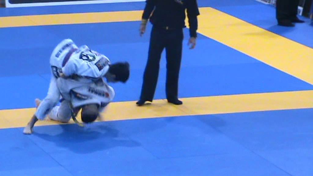 paulo miyao fight 2 IBJJF Europeo 2012 - YouTube