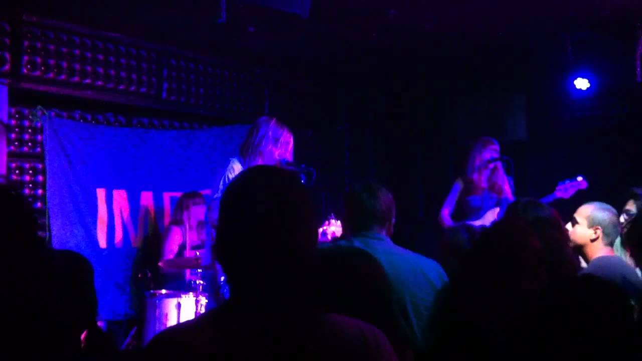 Vivian Girls - The End Live @ The Caabah - YouTube