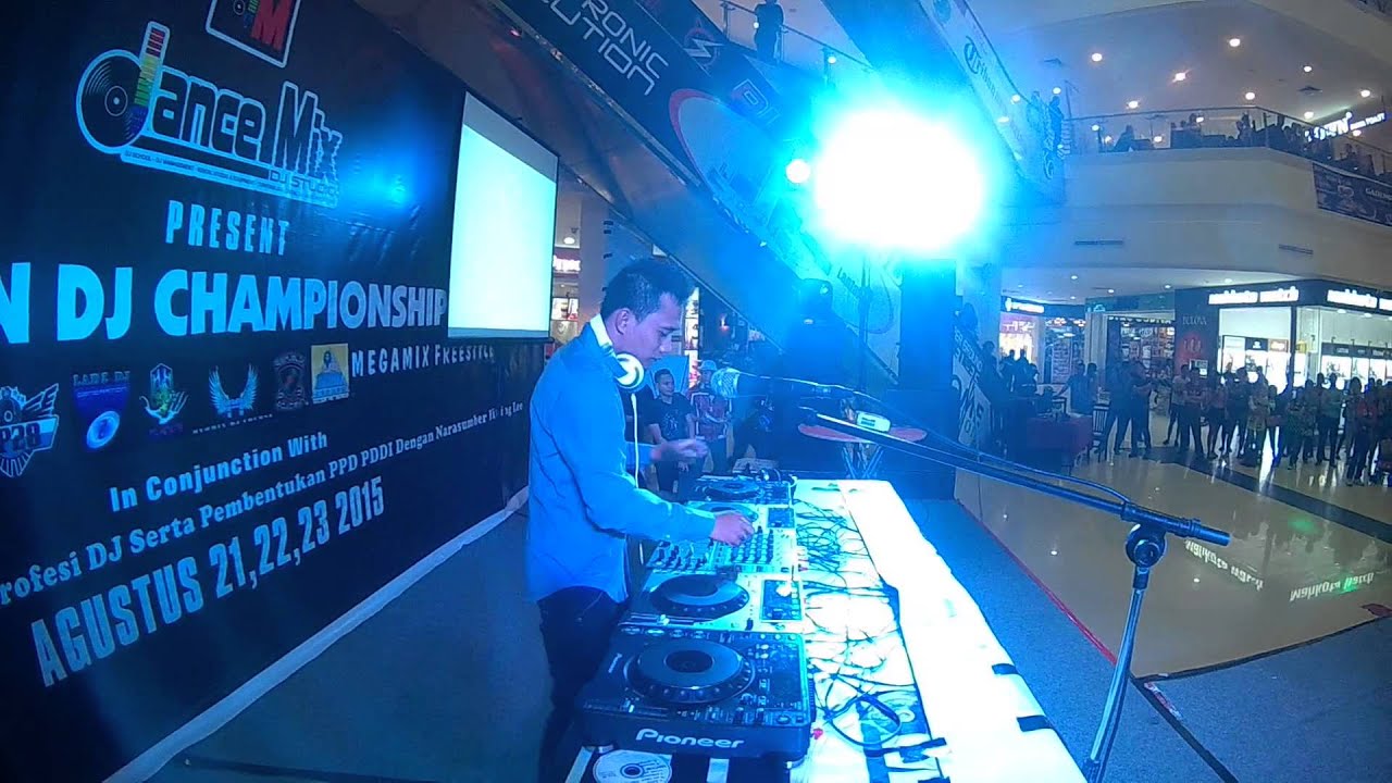 DJ Dodoy MP28 Live at Kepri Open DJ Championship 2015 (3) - YouTube