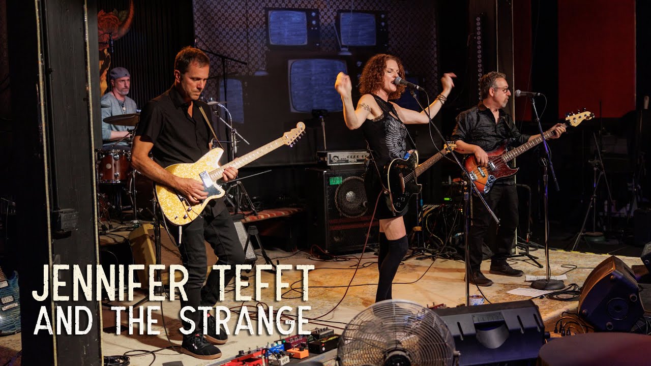 'No Trial Runs' b/w 'My Own' - Jennifer Tefft and The Strange - YouTube