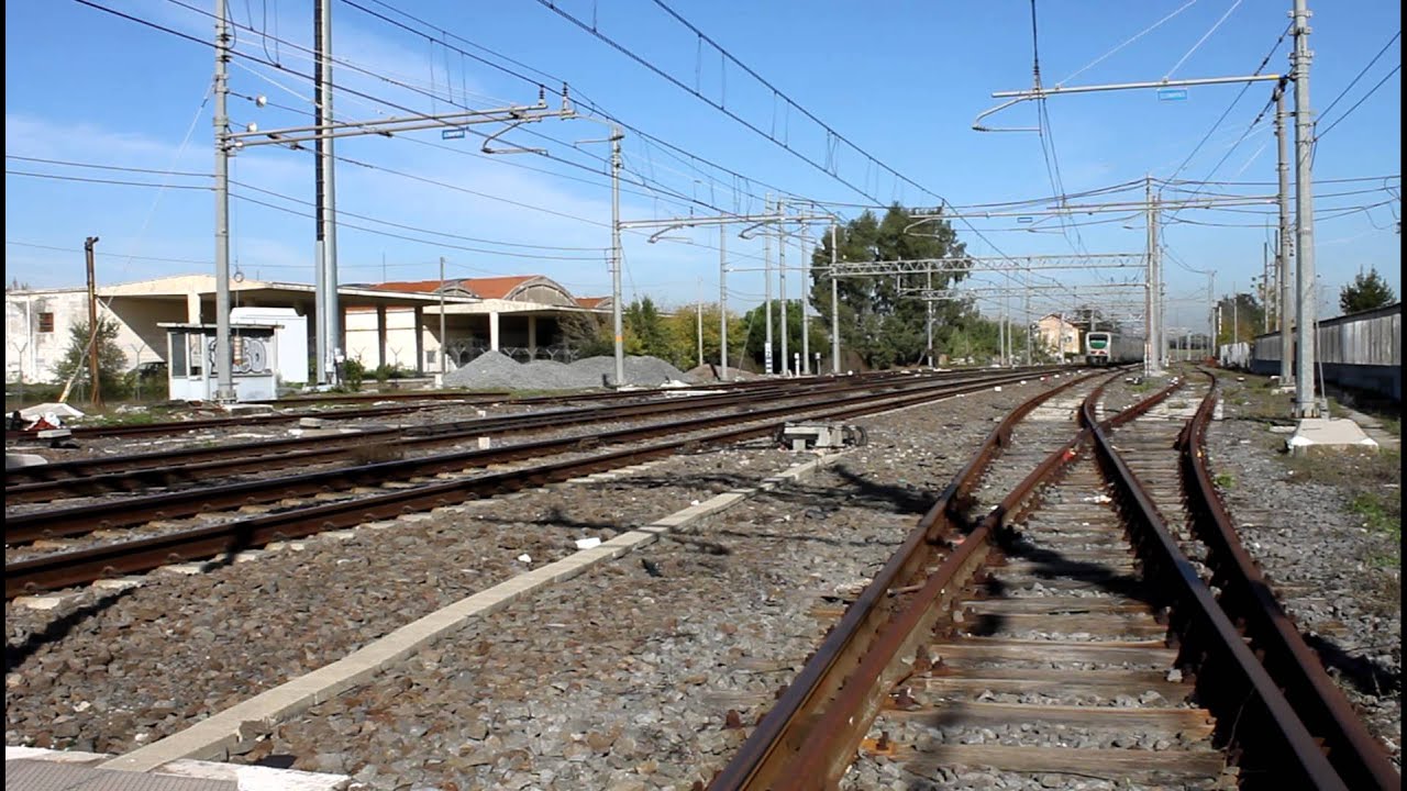 FS E402 142 in testa all' Archimede di RFI - YouTube