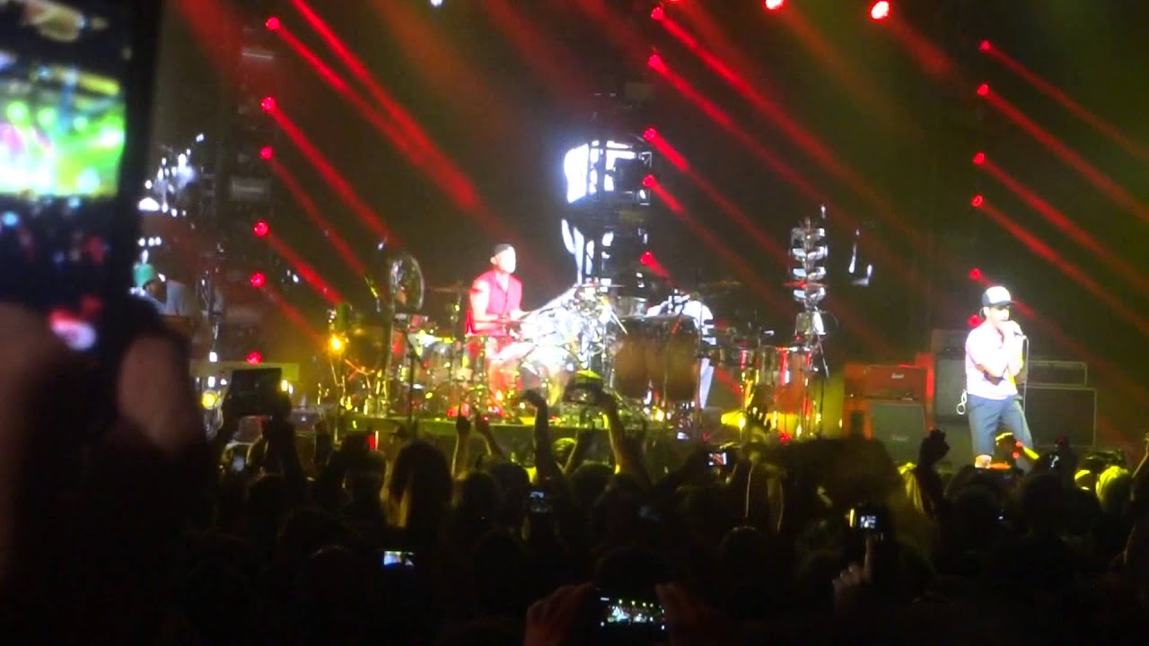 New Years Eve @ Cosmo Red Hot Chilli Peppers - YouTube