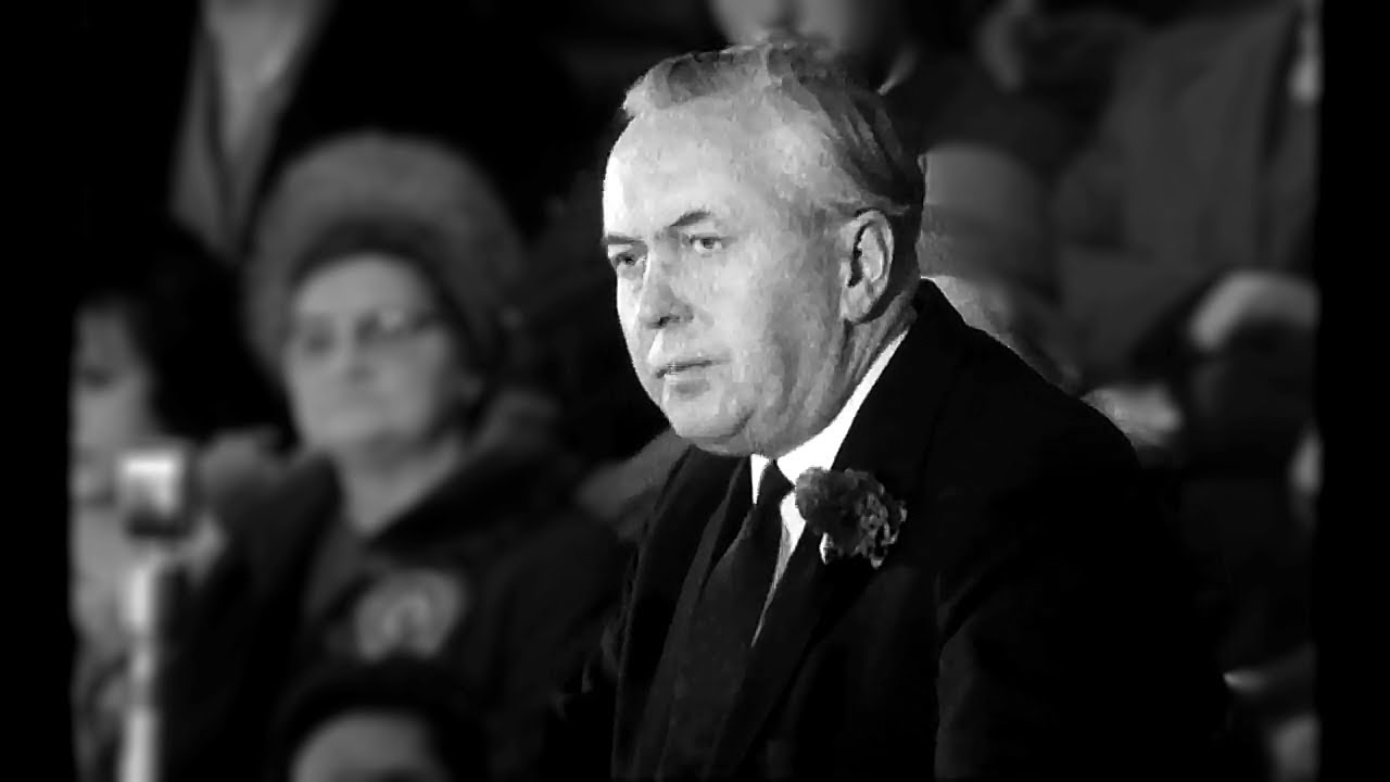Harold Wilson - Vietnam heckler incident - YouTube