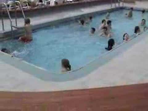 Crazy "Wave Pool" aboard Sun Princess - YouTube