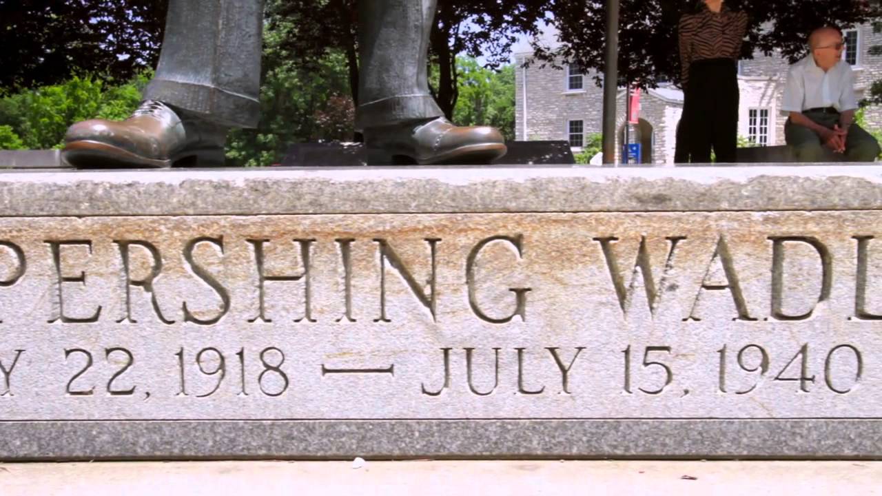 Robert Wadlow Statue - YouTube