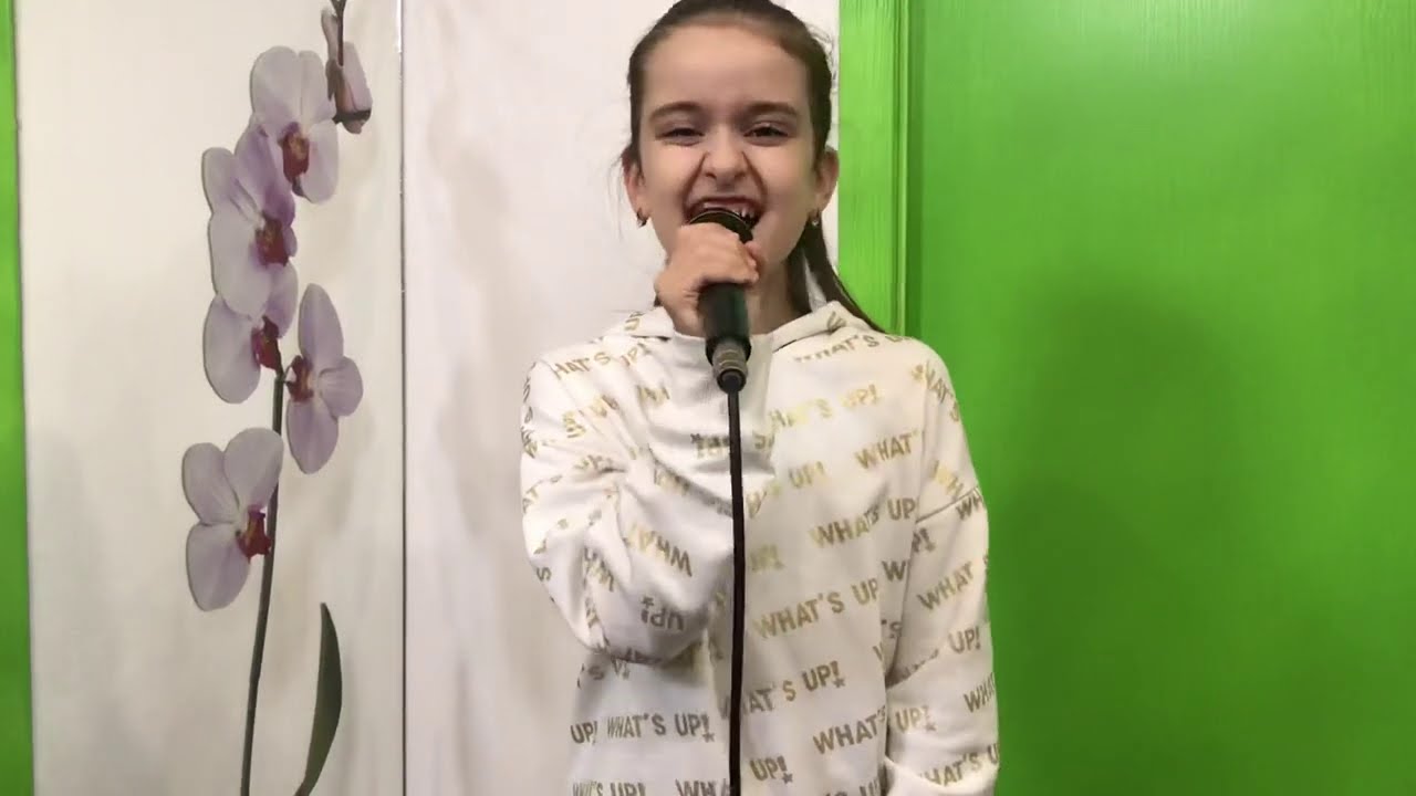 LIVE- Adela Bors - ME GUSTA - YouTube