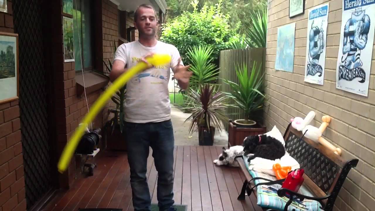 Twisted Mick making a Fish on a Rod Balloon - YouTube