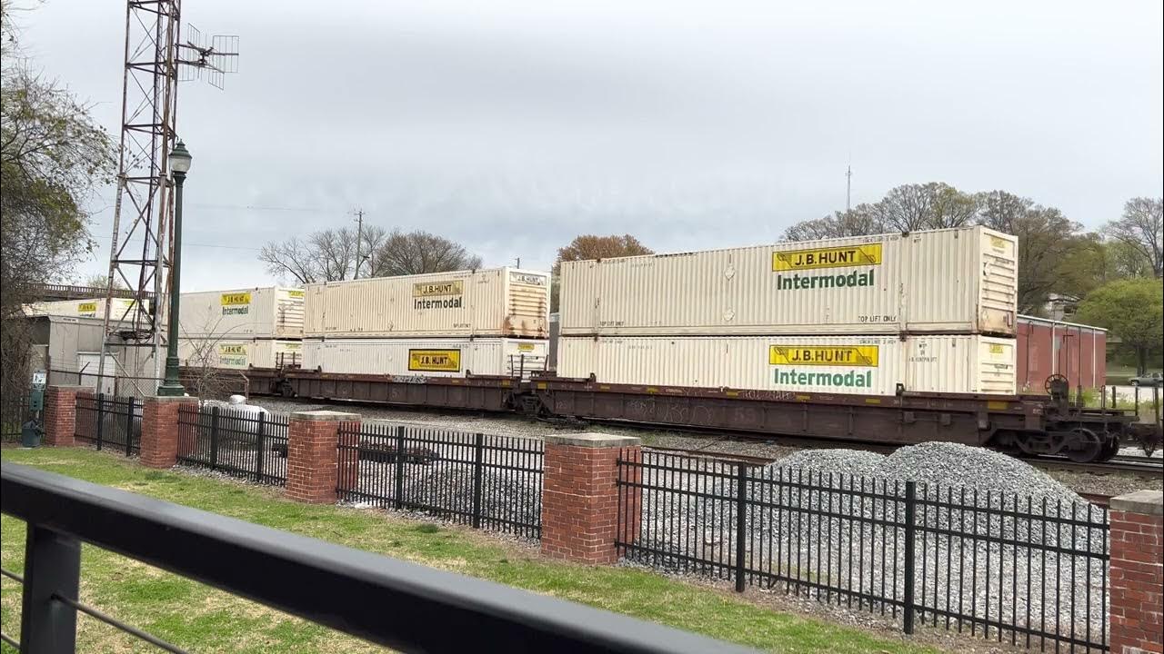 NS NB 3 lead unit UP 2607 NS 4012 - 9946 on the Chattanooga Sub in Dalton. GA 03/11/23 - YouTube