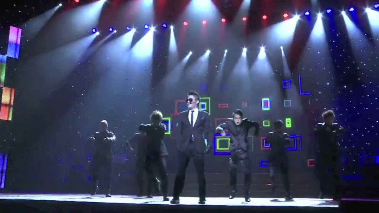 Andy Quach - Hua (Promise) Live Performance - YouTube