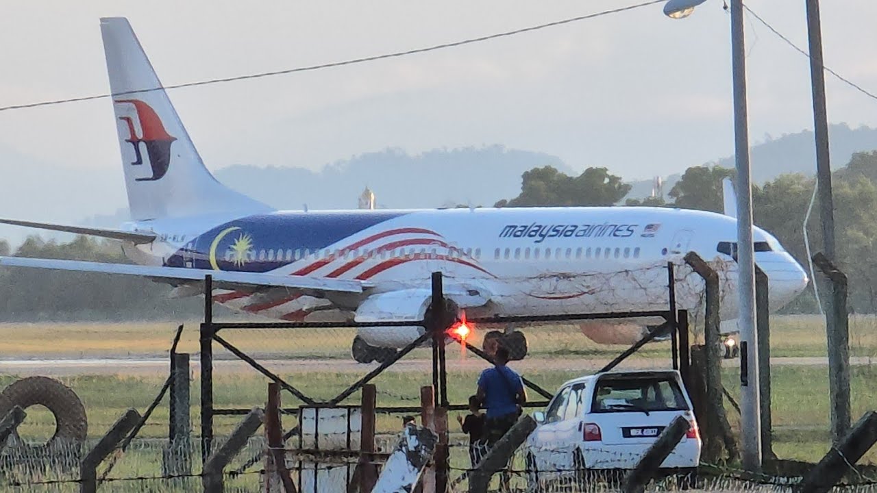 Landing & Takeoff to KLIA. Malaysia Airlines. Boeing 737-8H6 Reg. 9M ...