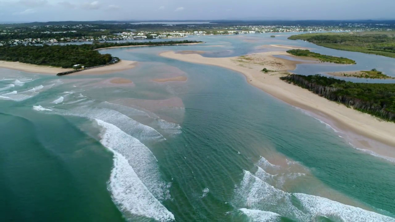 Noosa Bar Aerial Drone footage. Sunday May 7, 2107. - YouTube