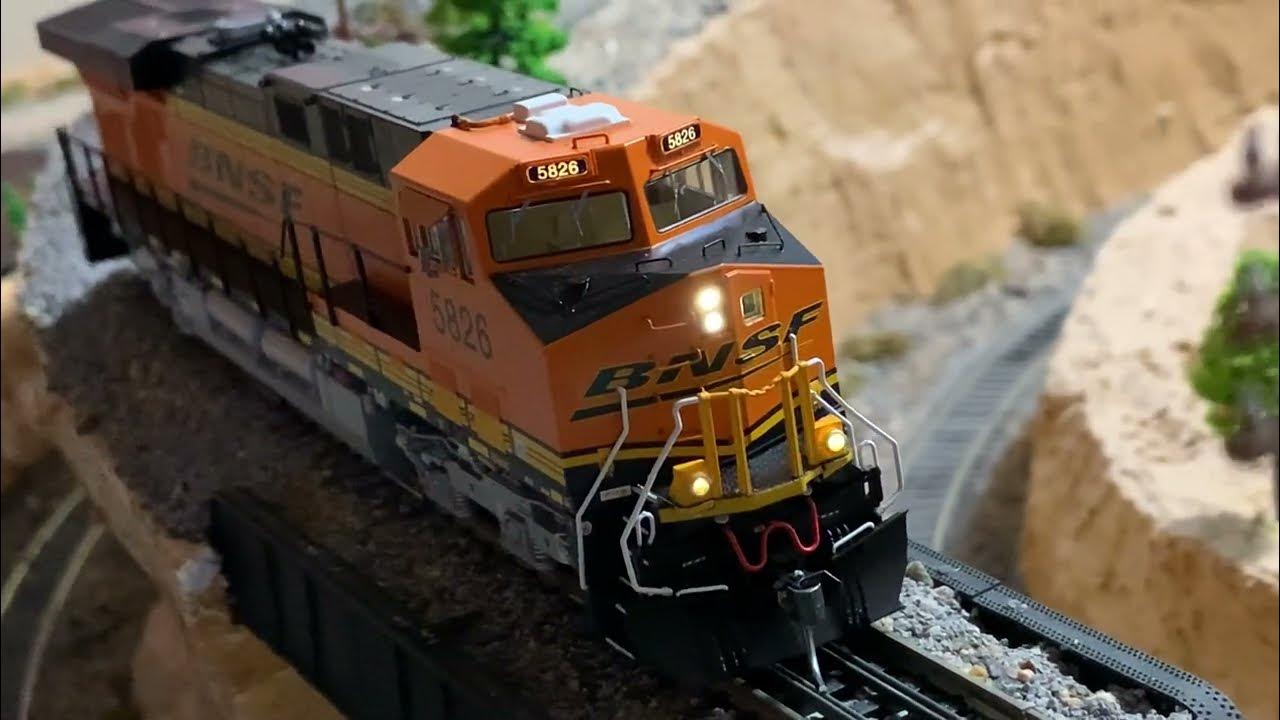 HO Scale InterMountain ES44AC DCC Sound Diesel Locomotive BNSF ditch lights NEW - YouTube
