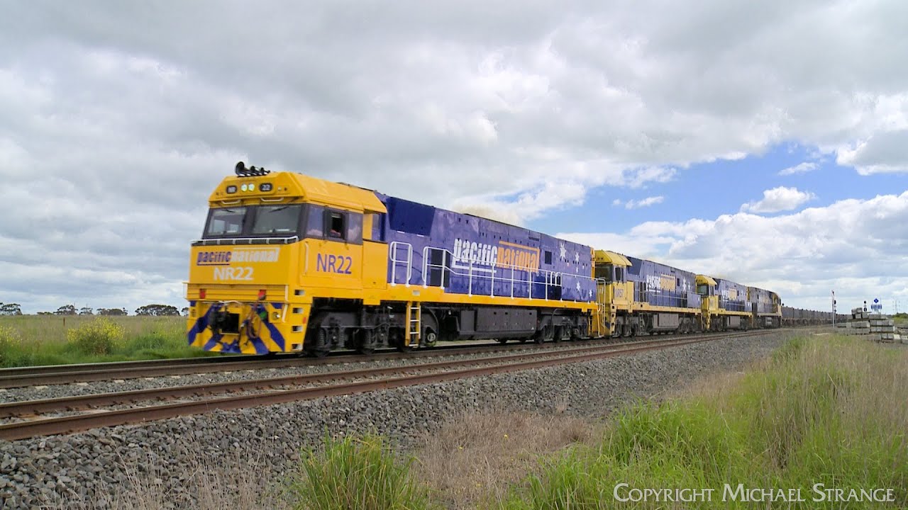 Pacific National 4PM4 Freight Train With Steel Wagons & Shipping ...