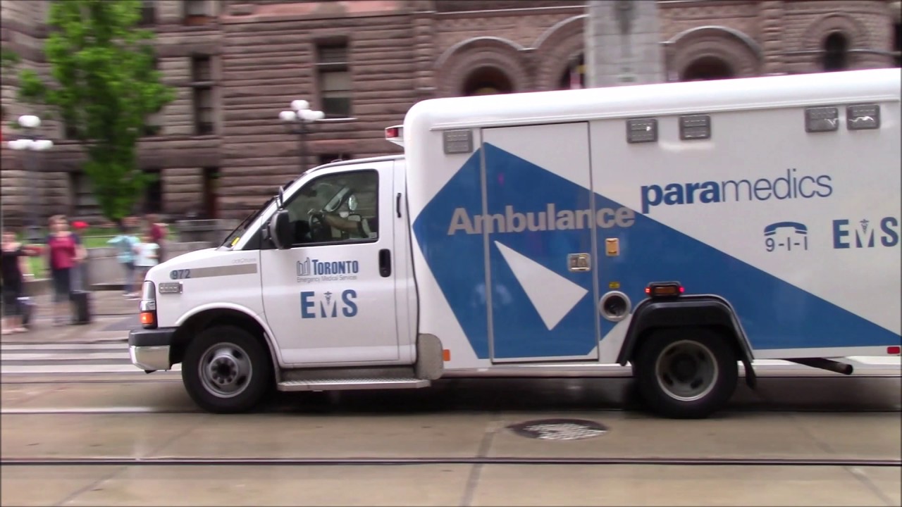 Toronto Paramedic Services Unit 972 and ERU 14 Responding - YouTube