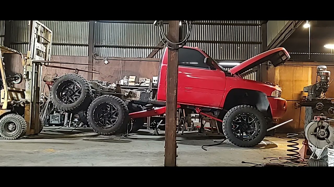 6x6 flexing walking beam suspension - YouTube
