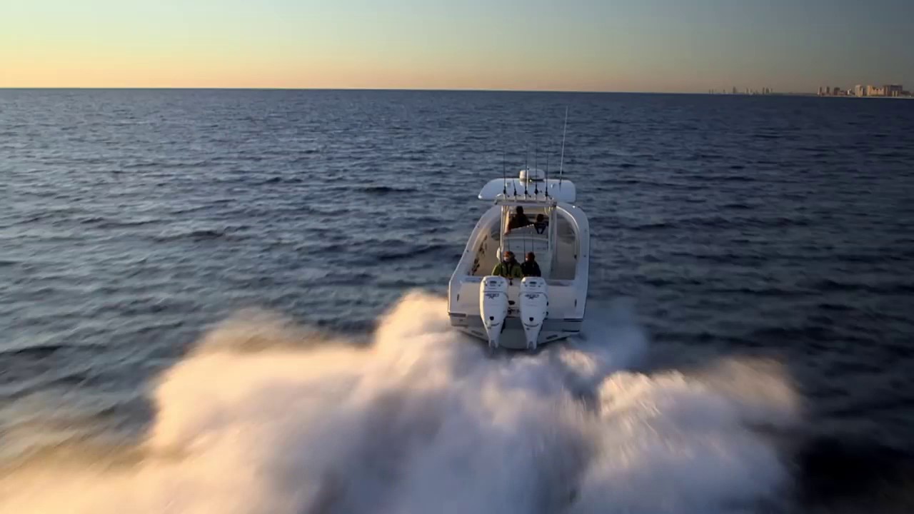 MAKO Boats: All New 2017 334 CC Offshore Angelboot - YouTube