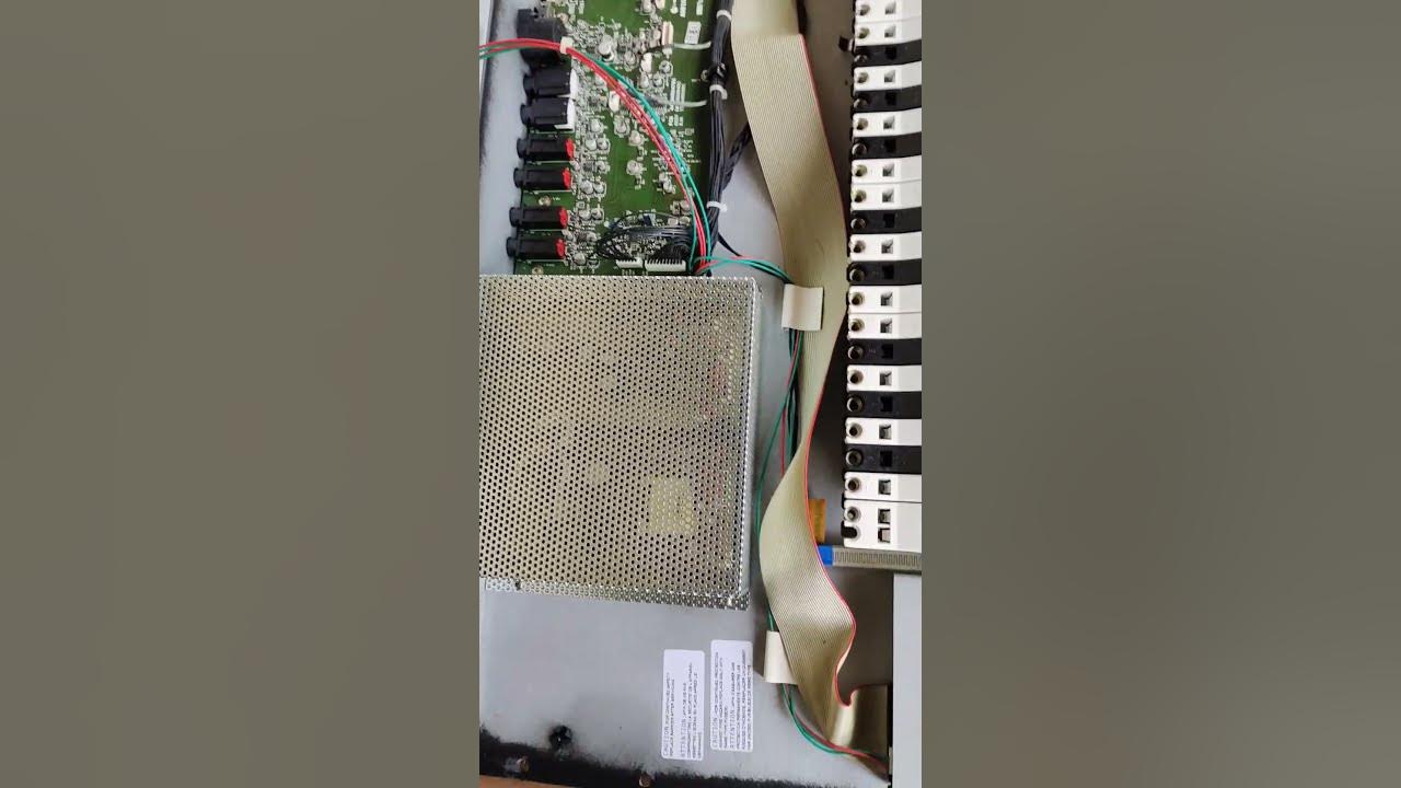 jasa servis perbaikan keyboard roland G70 kerusakan di layar lcd nya terbakar dan buram lcd nya ...