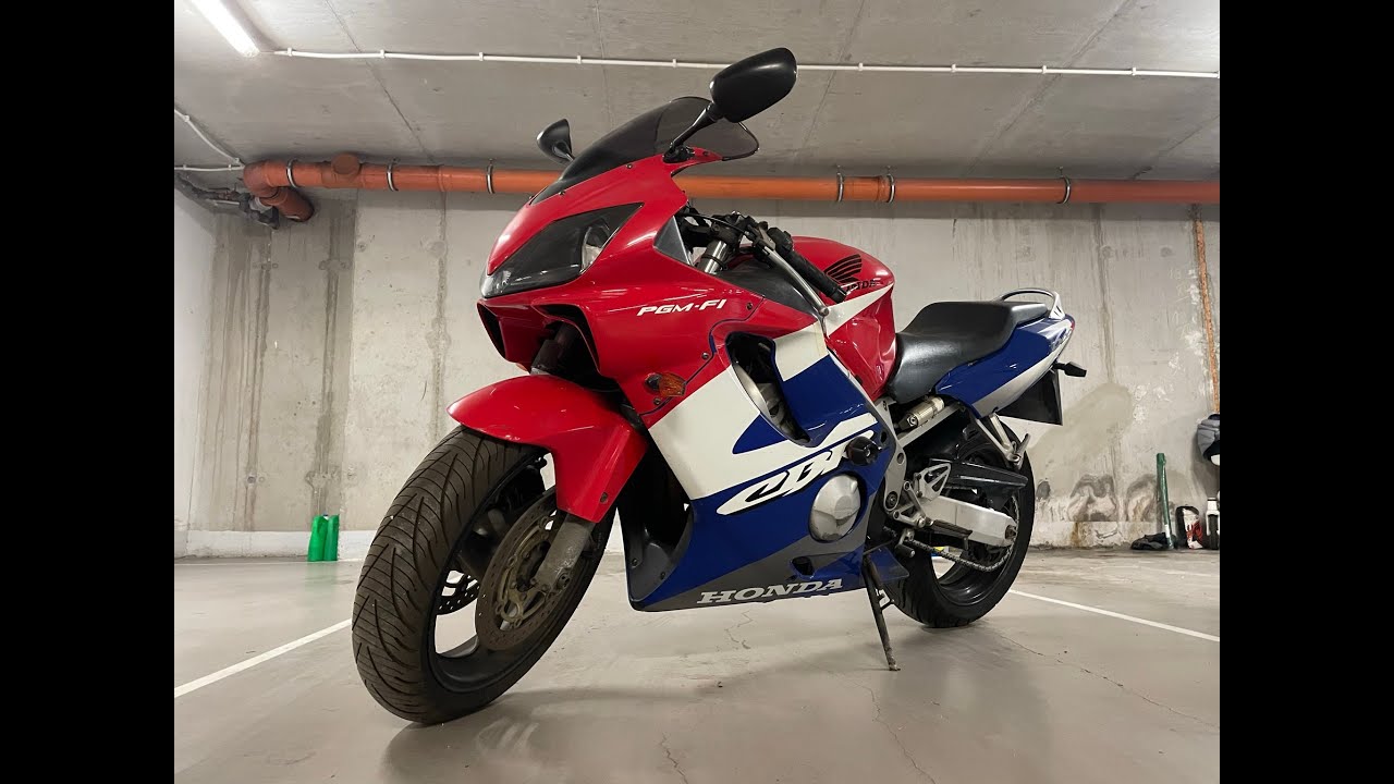 Honda CBR F4i 600cm -2001 r - YouTube