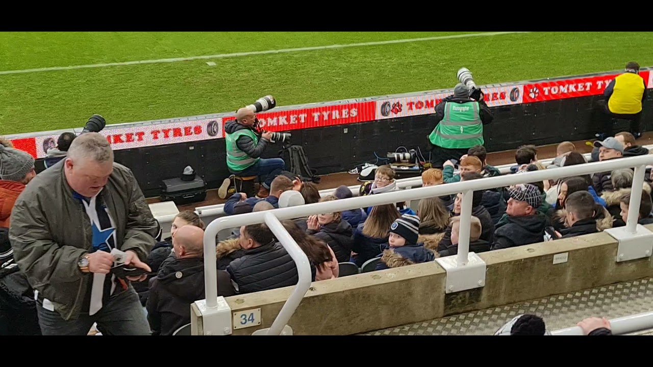 flag display at newcastle united v Cambridge #nufc - YouTube