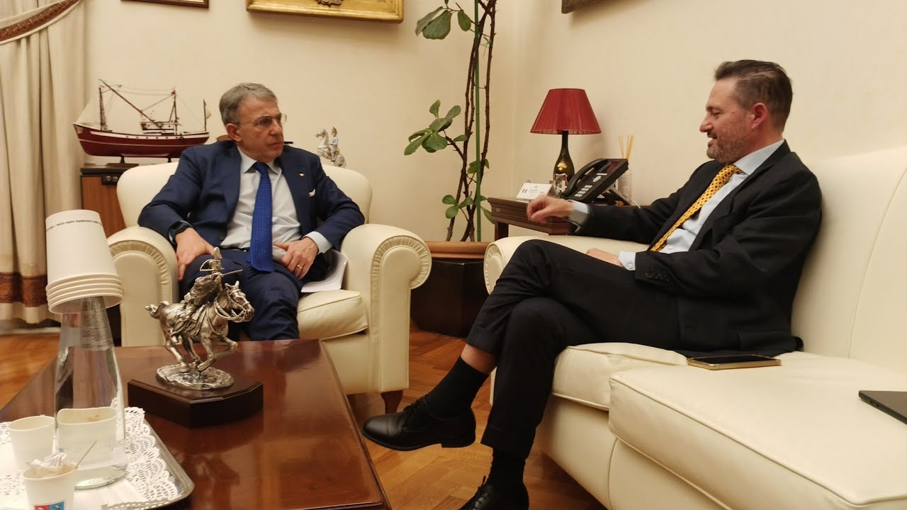 L'incontro tra il Vicepres. Sergio Costa e l'Avv. Ezio Bonanni dell'11. ...