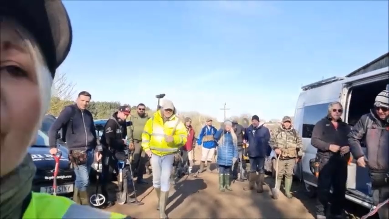 The Joy's of Metal Detecting 😇 Great Company and a fantastic find for ...