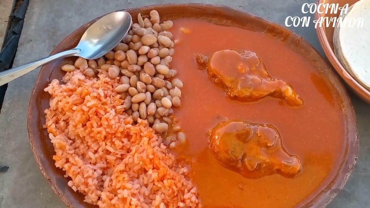 mole picoso con espinazo de puerco estilo jalisco. - YouTube