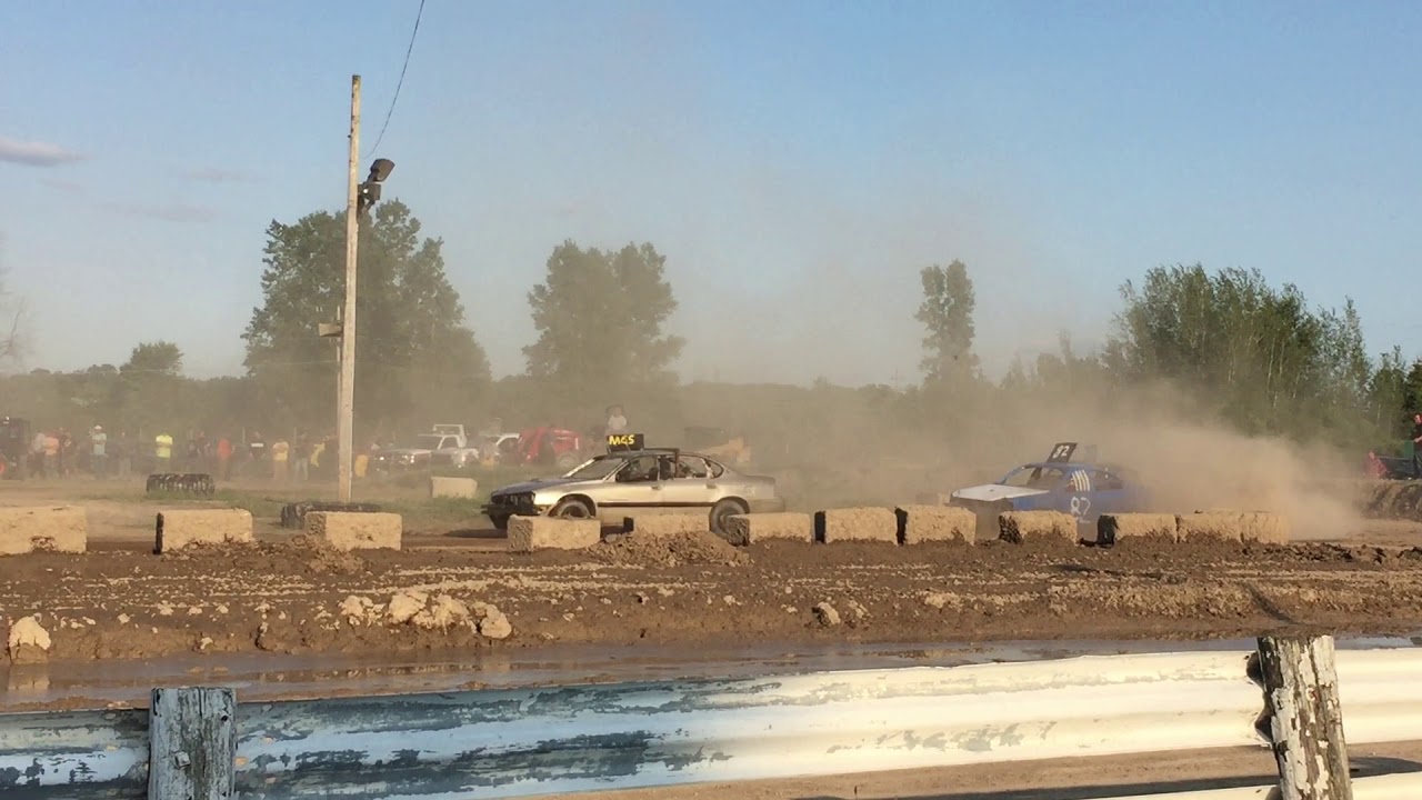 M65 Standish Fairgrounds 2017 Bump and Run - YouTube