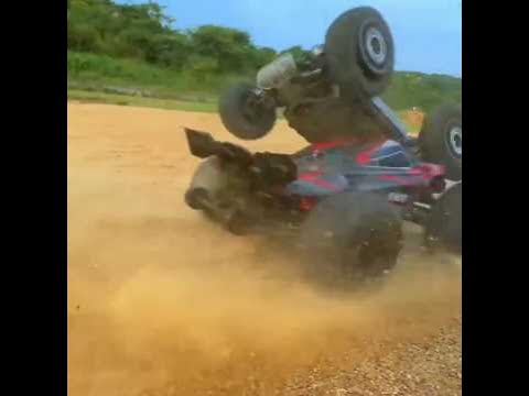 कार पलट गई 😳 omg 😲 RC Drift car vs RC buggy car @chatpattoytv - YouTube