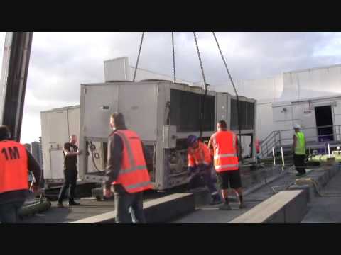 280 Queen street, Auckland - 20 year old chiller being removed - YouTube