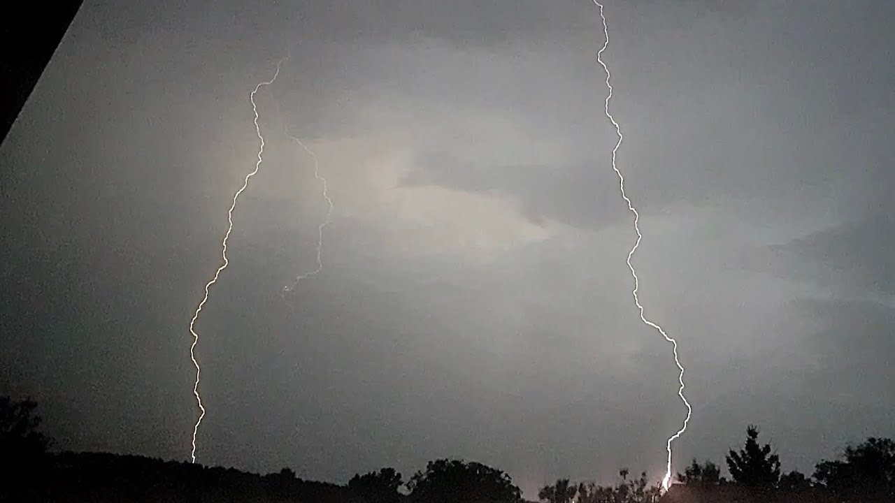 Beautiful Double Lightning Strike 4K - YouTube