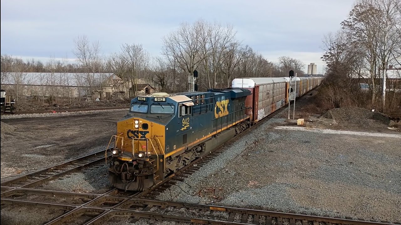 CSX westbound auto rack train, Marion, Ohio, 12/16/2023 - YouTube