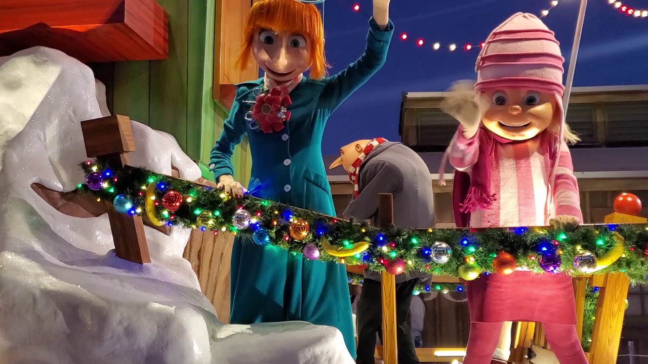 Universal's Holiday Parade | Starring Despicable Me, Madagascar & More ...
