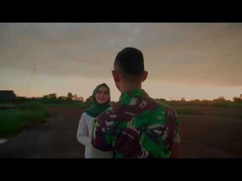 Bikin baper pasangan tentara dan perawat ini