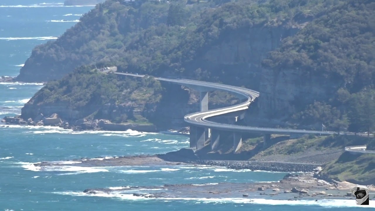 Iconic Sea Cliff Bridge, view from Bald Hill Lookout, NSW, Australia ...