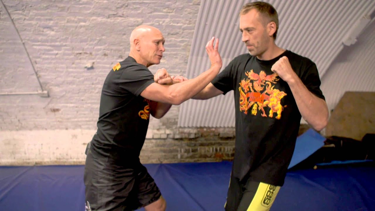 Dirty Boxing: Defence against classic boxers attack - YouTube