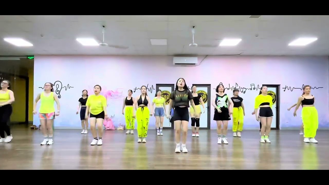 Mad Love/ Dance Fitness/by Linda - YouTube