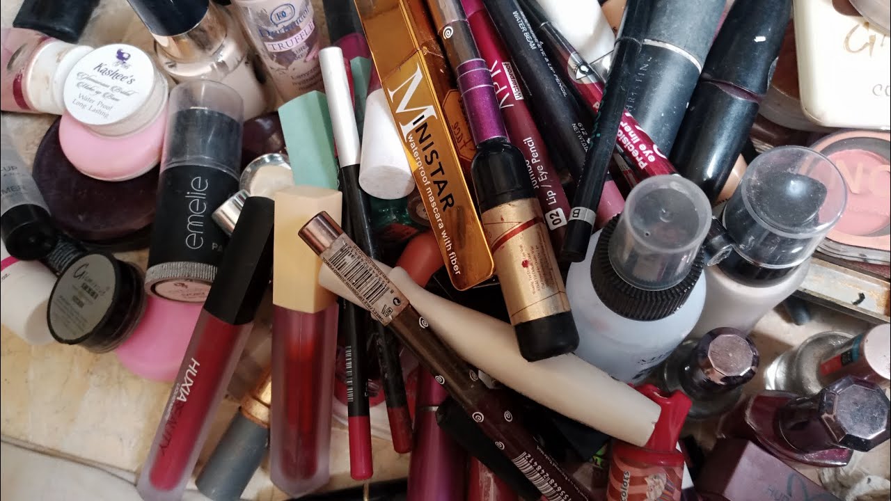 my huge makeup| my makeup tour #makeup #venity - YouTube